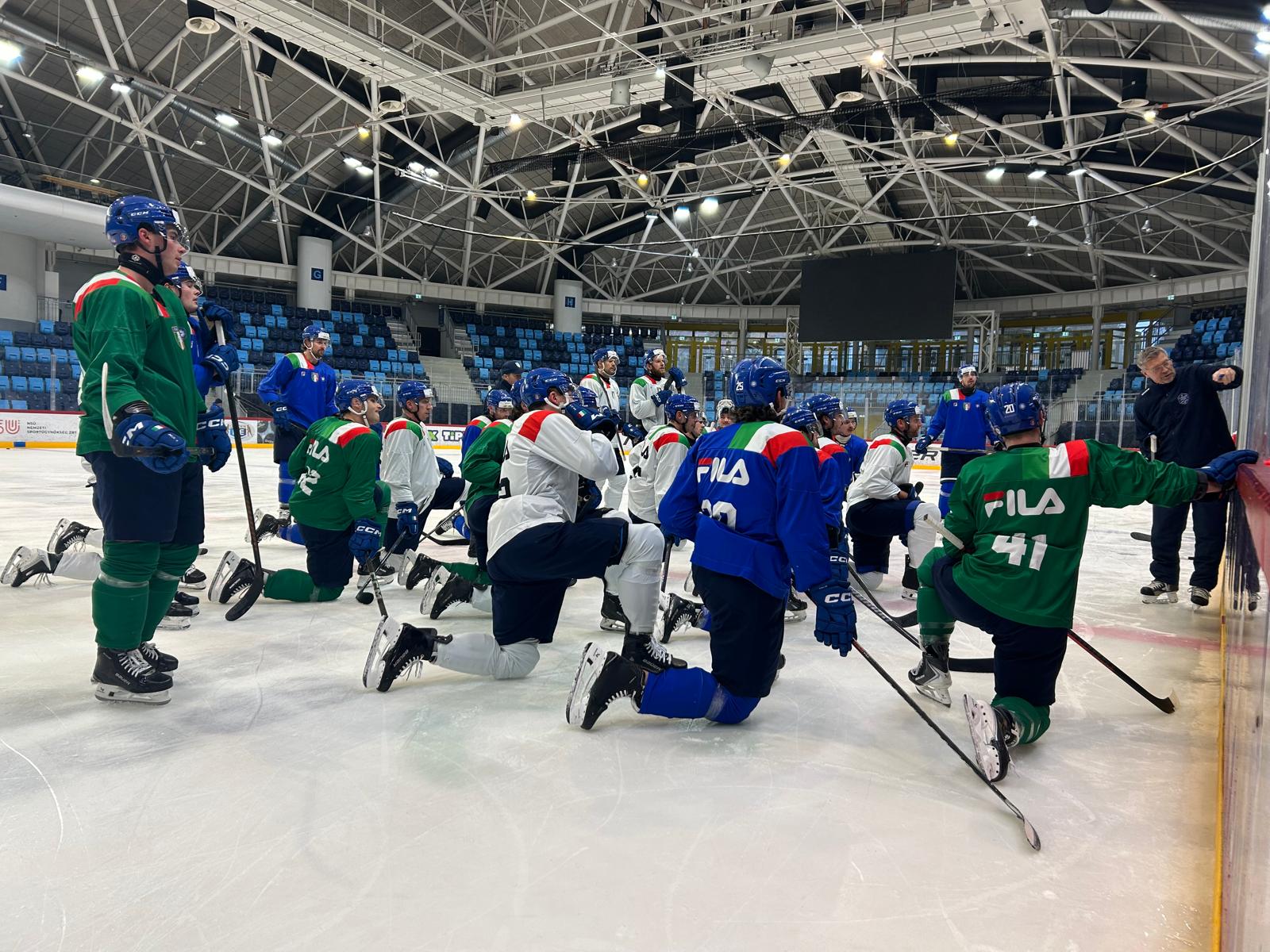 Primo allenamento per la Nazionale a Budapest. Parla Alessandro ...